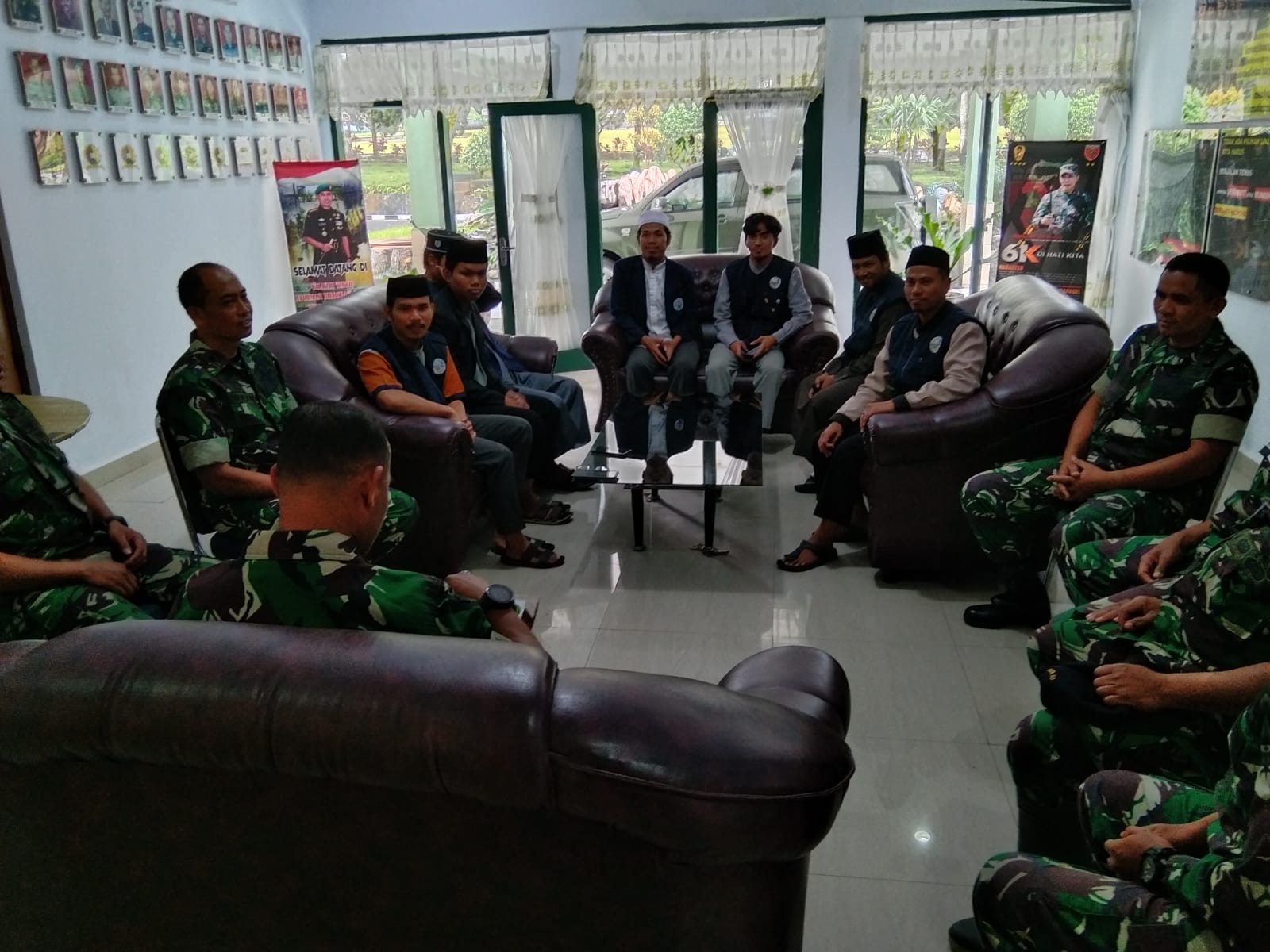 Mahasiswa KKN Kelurahan Malino Terima Piagam Penghargaan dari Komandan ...